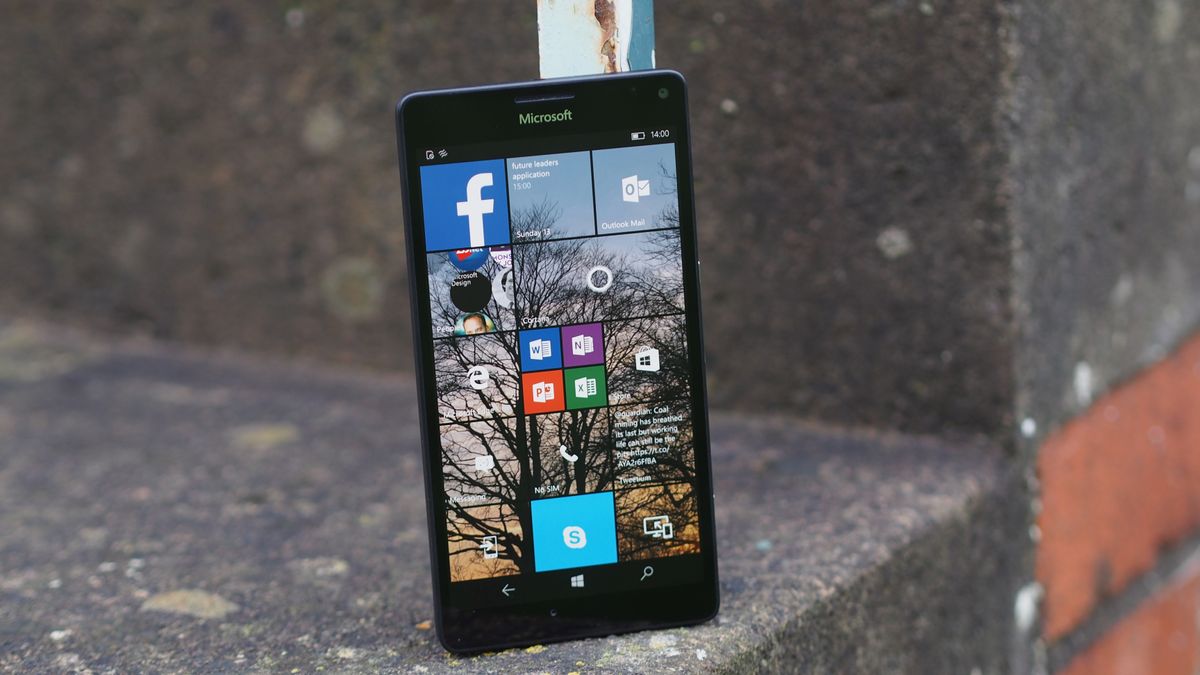 Microsoft Lumia 950 XL review: a top phone if it wasn't for Windows 10 ...