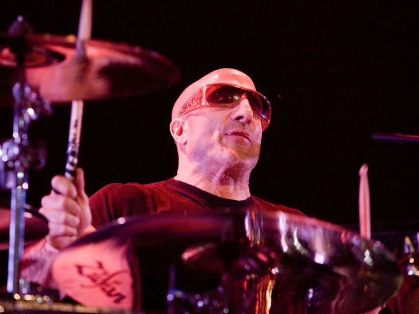 Interview: Joe Satriani, Michael Anthony on Chickenfoot's Road Test ...