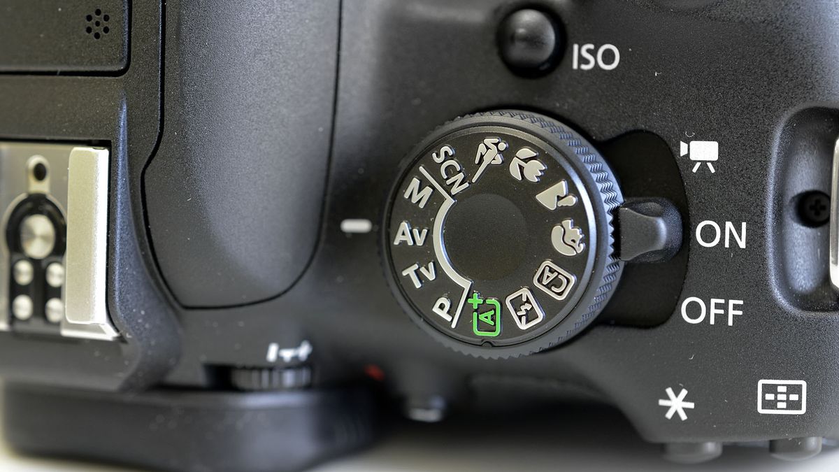 Build and handling - Build and handling - Canon EOS Rebel T5i / EOS ...