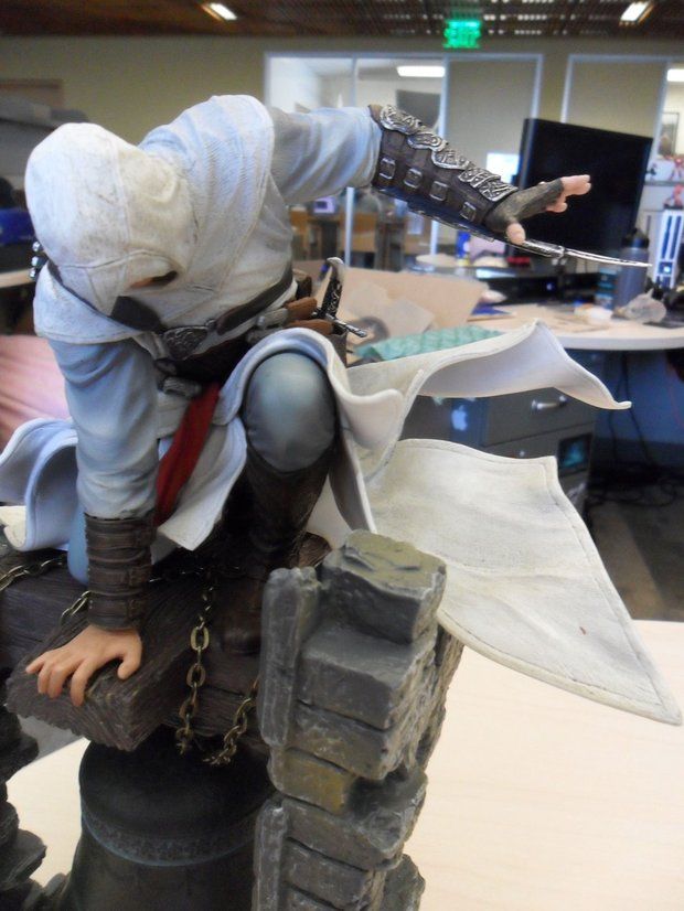 Assassin's Creed gets back to its roots with this awesome Altair figure ...