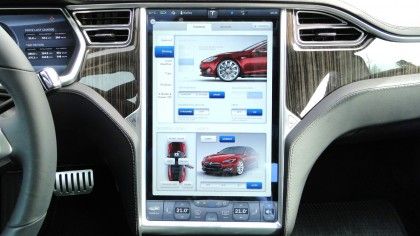 The Tesla S has the most insane in-car touchscreen multimedia system ...