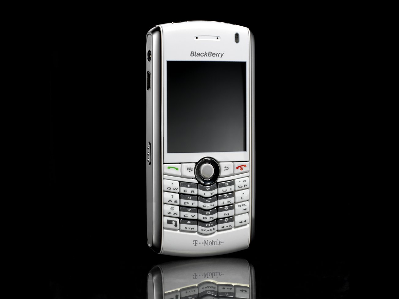 T-Mobile scoops white BlackBerry Pearl | TechRadar