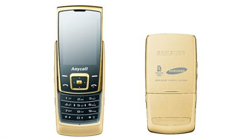 First! Samsung on the defensive over gold phone rat race with Apple ...