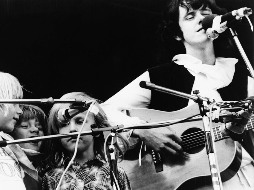 Interview: Donovan on his hits, The Beatles, Dylan and pop stardom ...