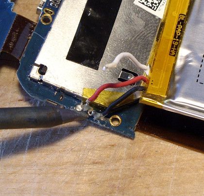 Replace your iPod battery steps 10-17 - How to replace your iPod touch ...
