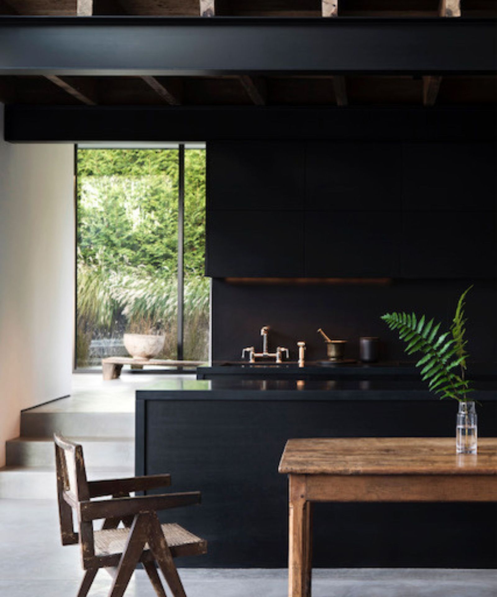 Are black countertops back in style? Experts weigh in | Homes and Gardens