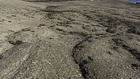 NASA Mars satellite uncovers markings 'like paint dripping down a wall ...