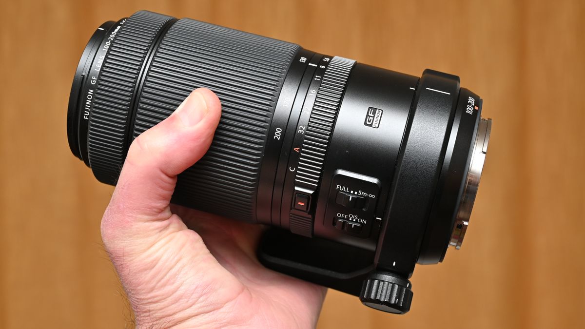 Fujifilm GF 100-200mm f/5.6 R LM OIS WR review: the only telephoto zoom ...