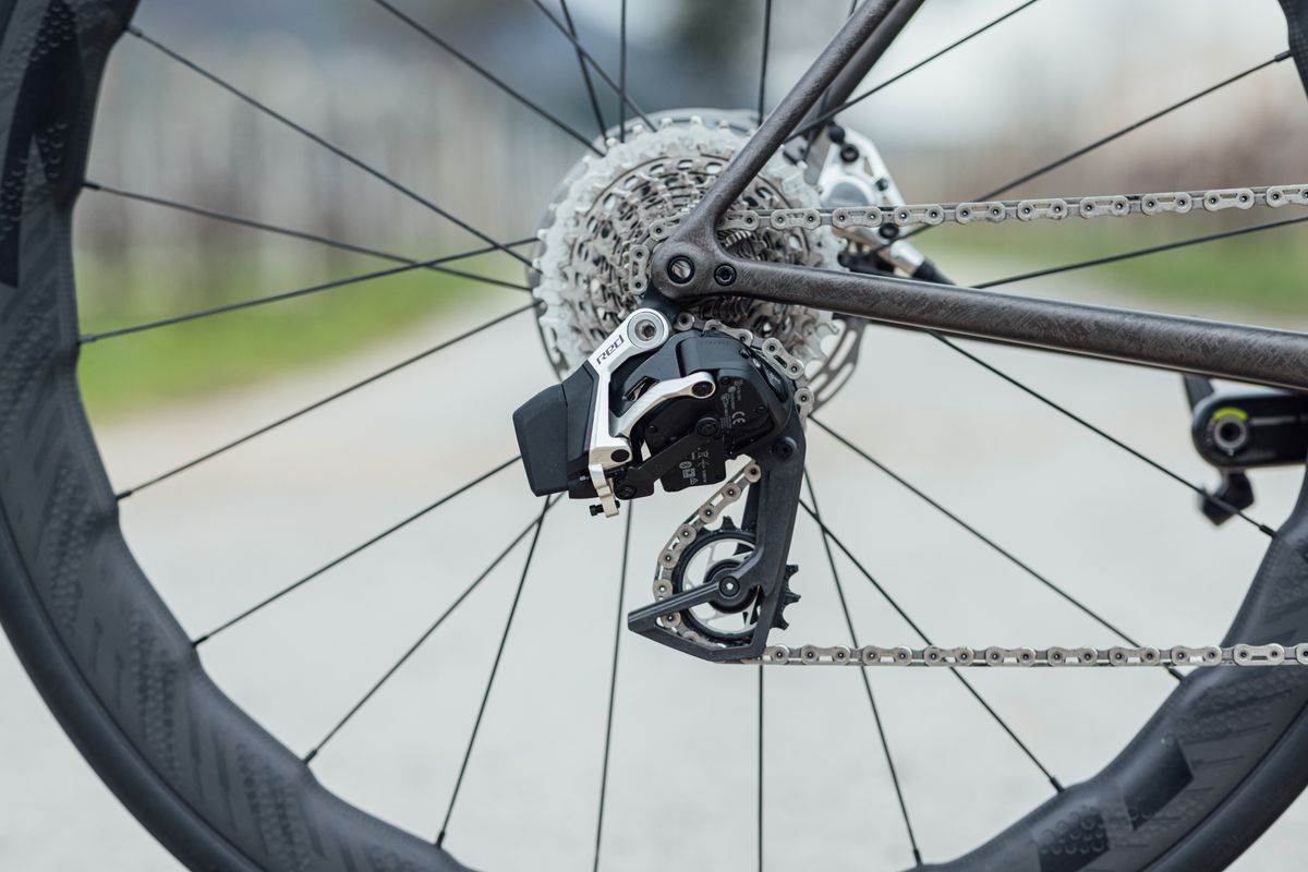 Sram Red AXS Review: Excellent braking and improved shifting in a ...