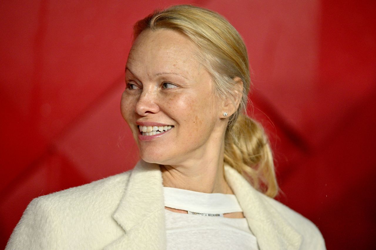 Pamela Anderson Reveals Why She Stopped Wearing Makeup on the Red ...