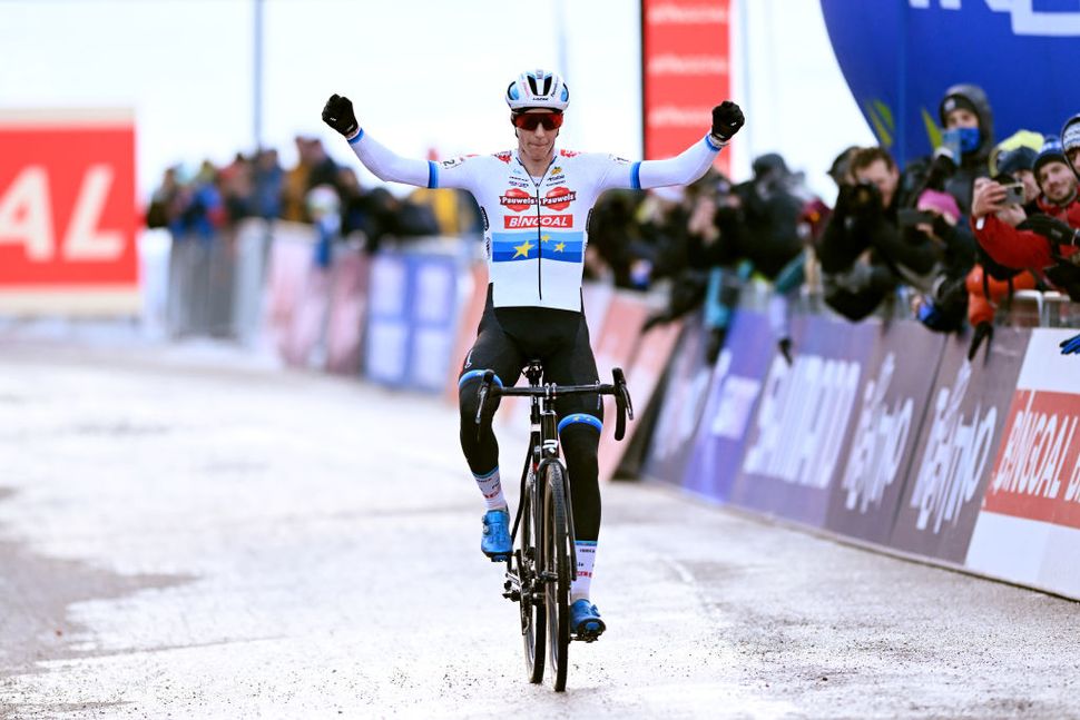 Vanthourenhout wins Val di Sole World Cup | Cyclingnews
