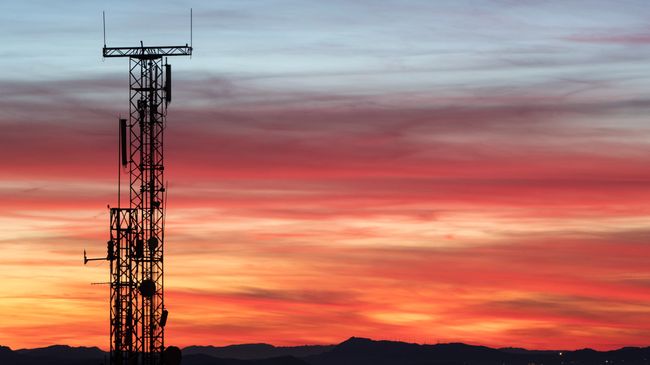 'Leaking' cell phone towers could lead aliens straight to Earth, new ...