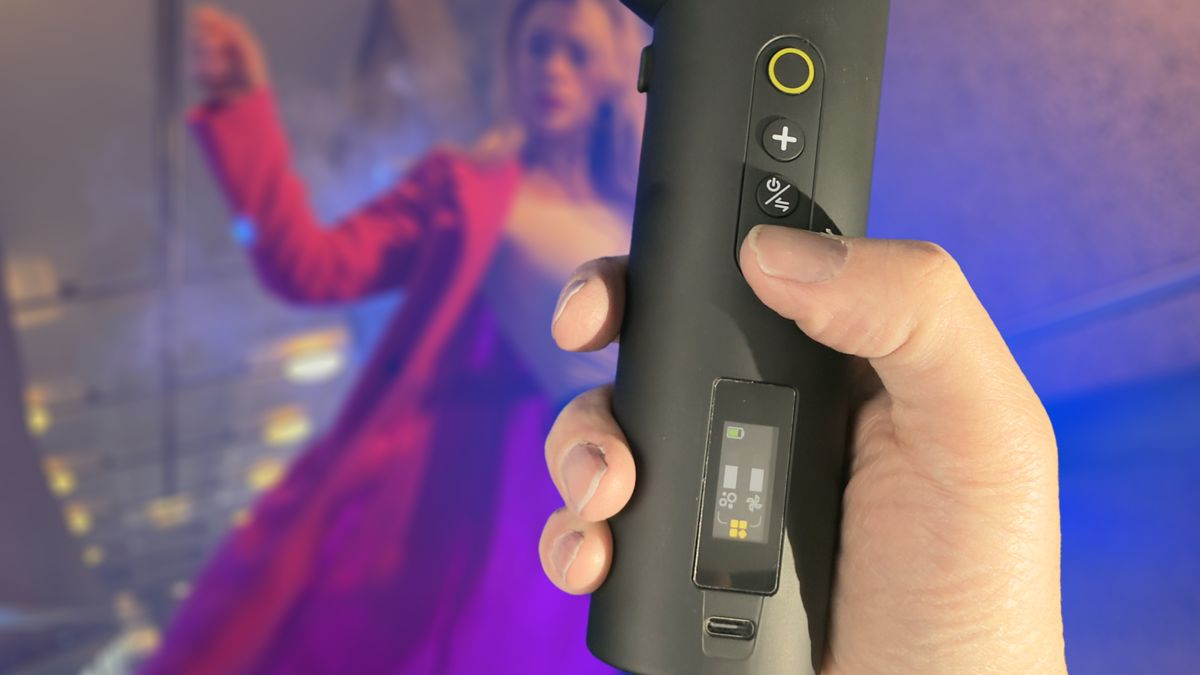 Colbor CineFlare CF5 review: the foggiest handheld fog machine that I ...