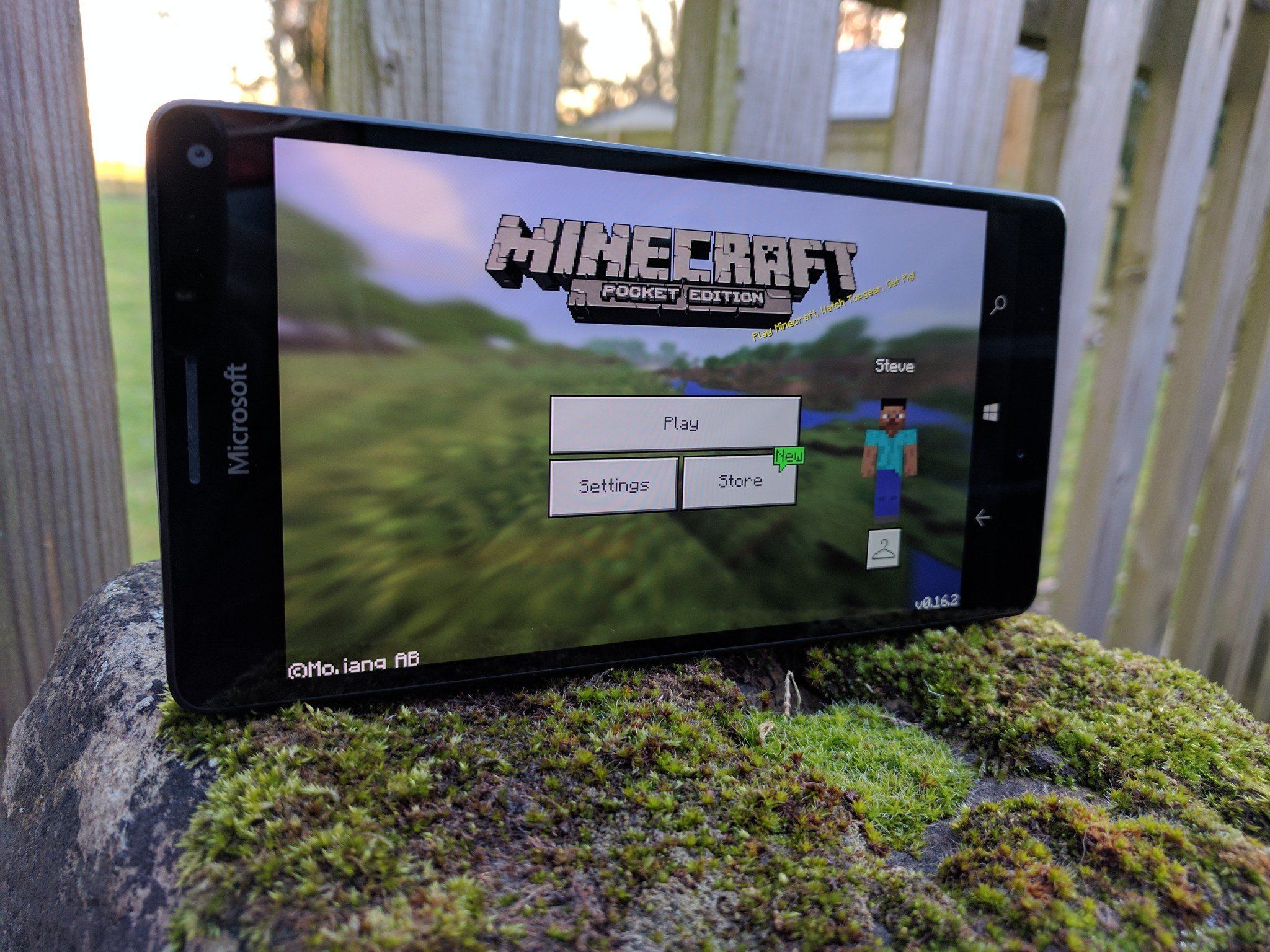A fully-featured Minecraft: Pocket Edition for Windows 10 Mobile ...