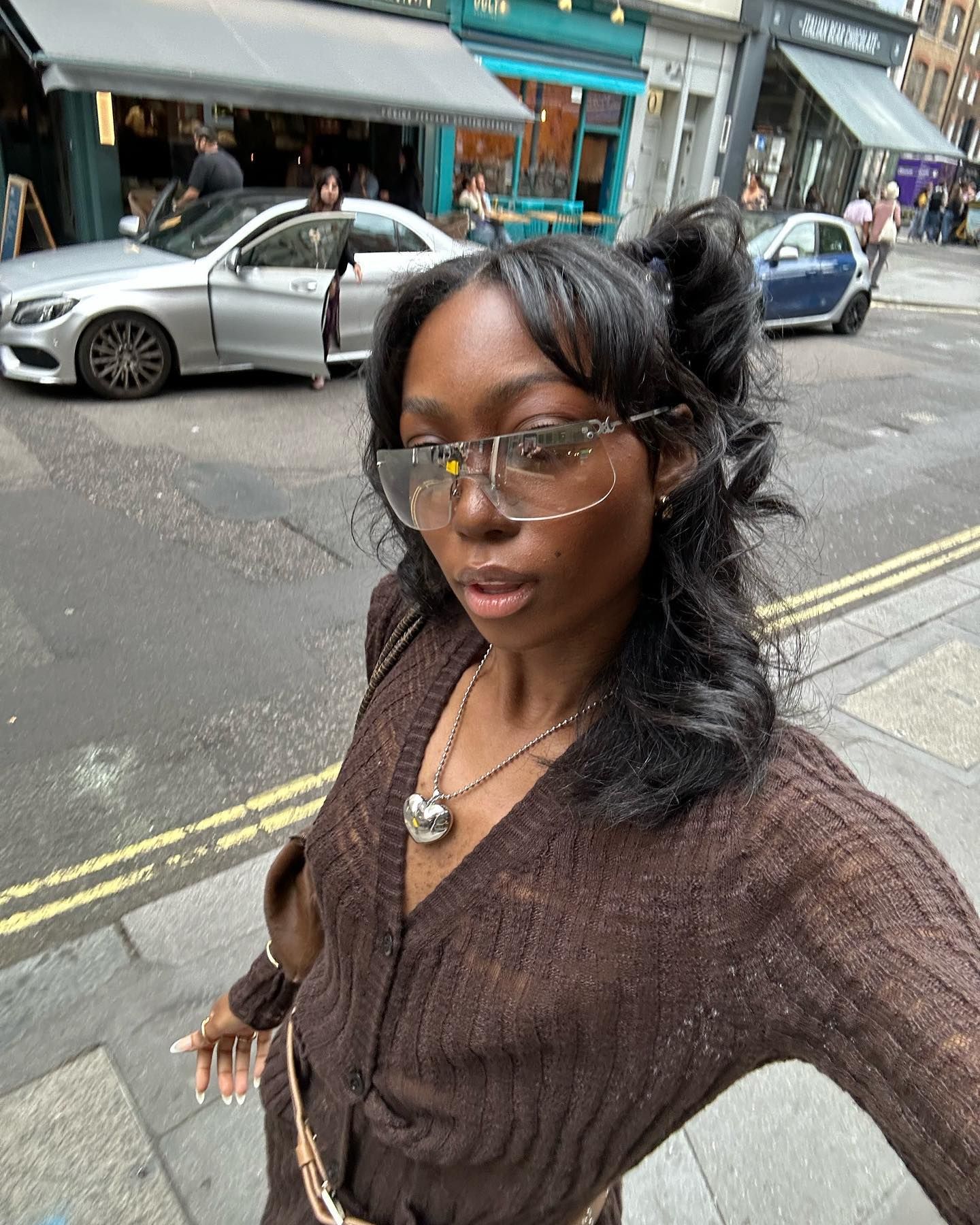 21 Stylish Eyebrow-Framing Fringe Hairstyles I'm Taking To The Salon ...