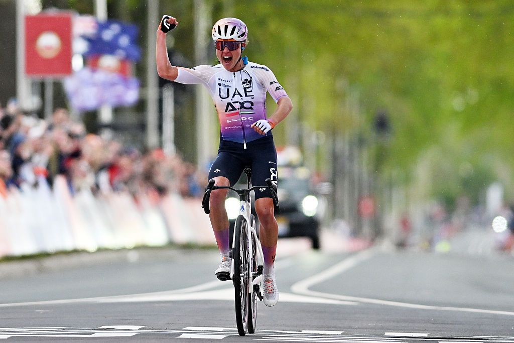 Amstel Gold Race Women: Paula Blasi fights off strong chasers to upset ...