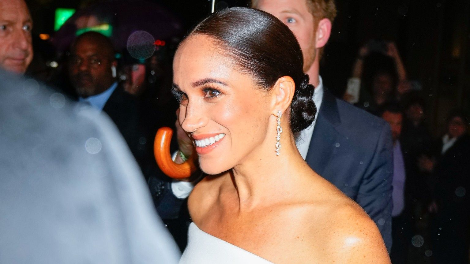 Meghan Markle Reportedly Considering Writing a Memoir of Her Own ...