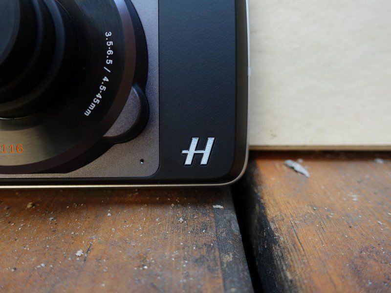 This is the Hasselblad True Zoom, the essential camera add-on for the ...