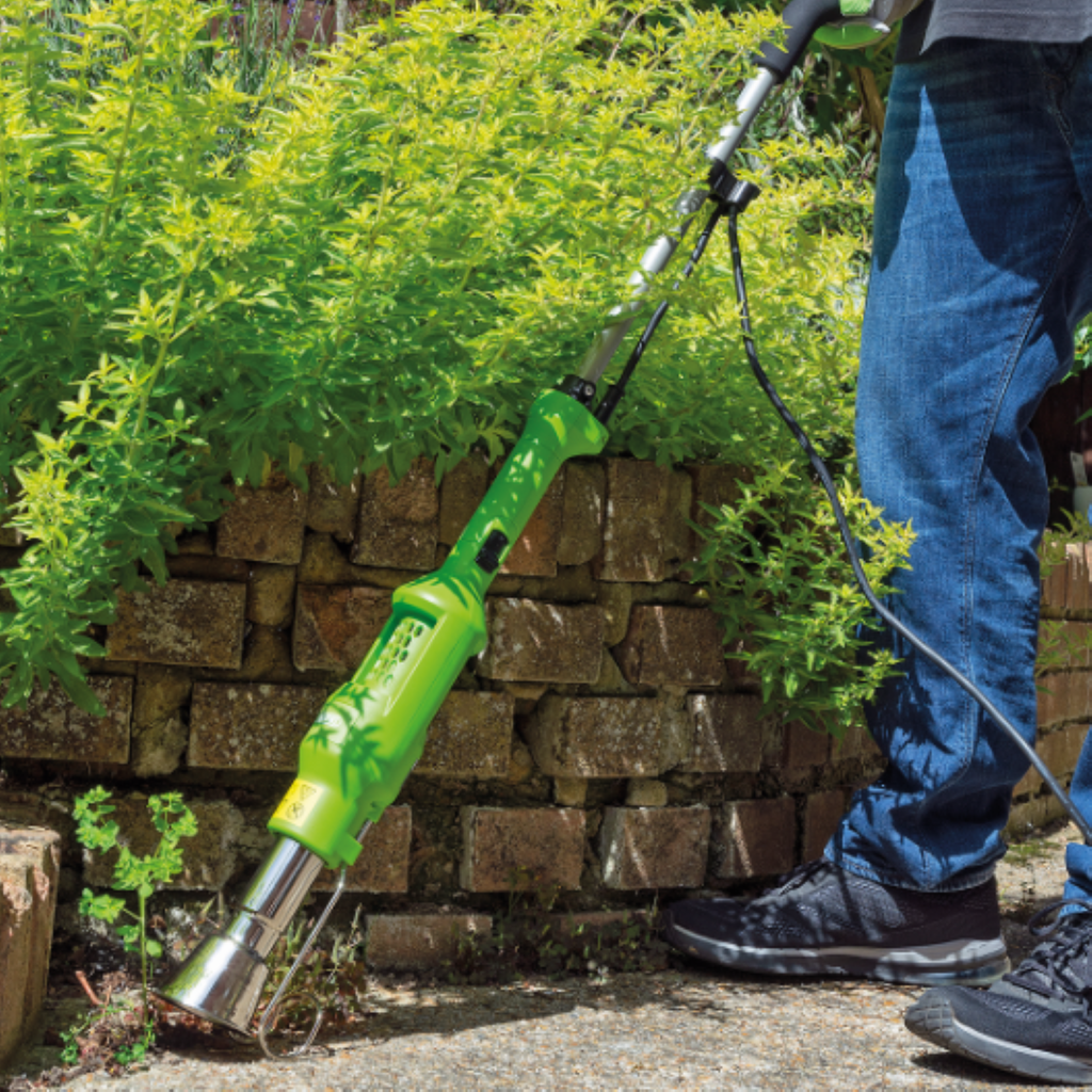 How to remove weeds from a patio: step-by-step | Ideal Home