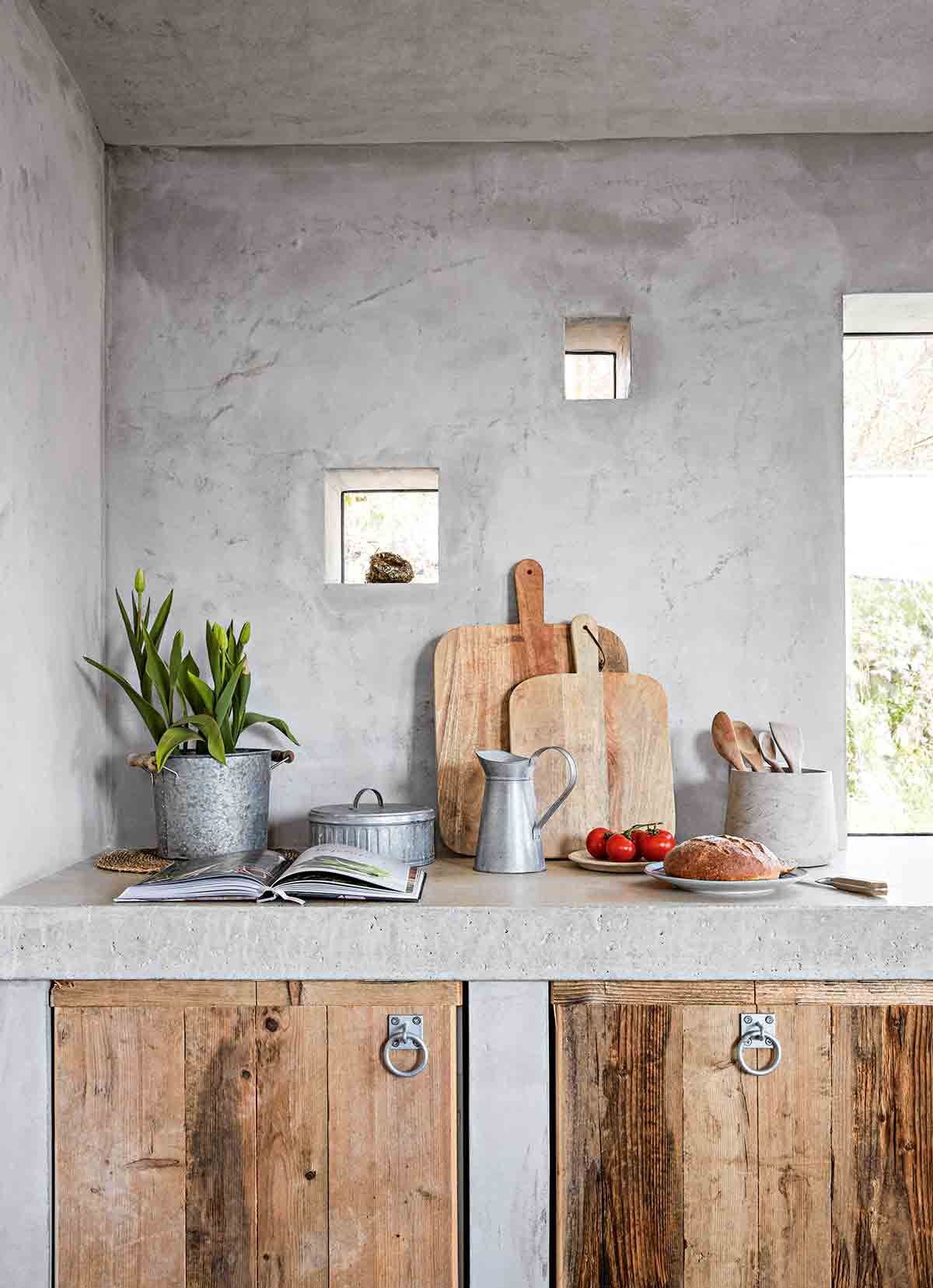 Explore a modern, open plan concrete house in Cornwall with back-to ...