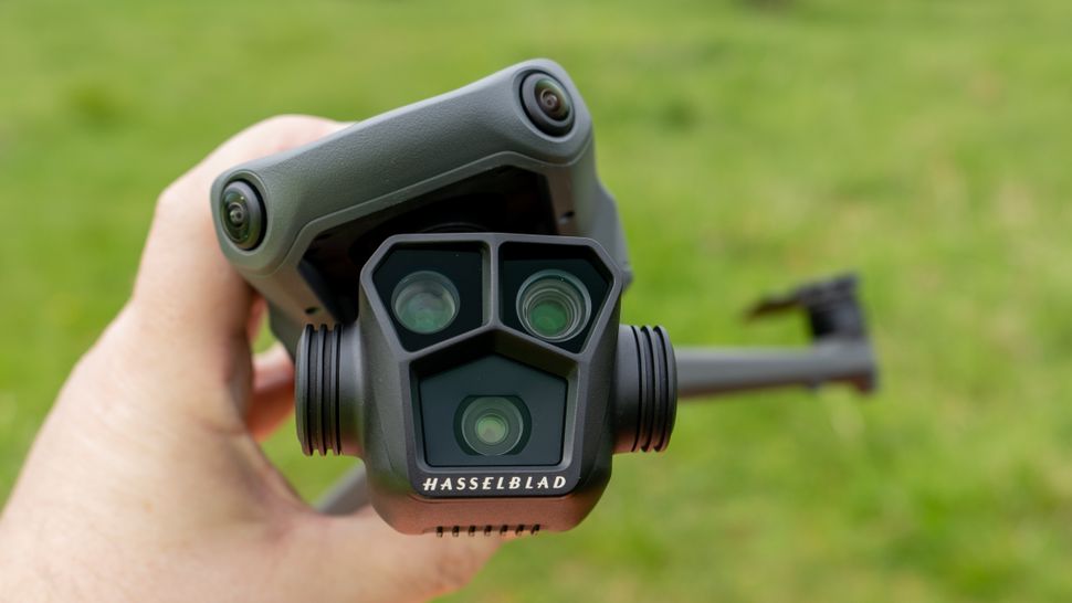 DJI Mavic 3 Pro review: can the three-eyed drone see all you need ...