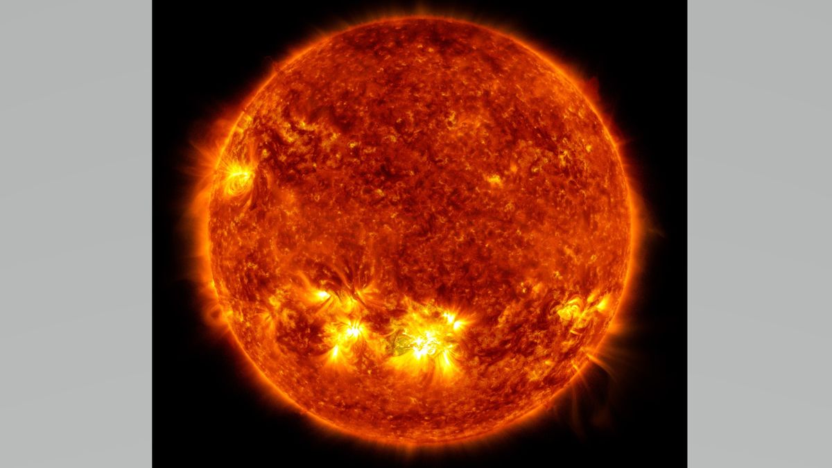 Solar flares explode with huge energy thanks to a simple magnetic ...