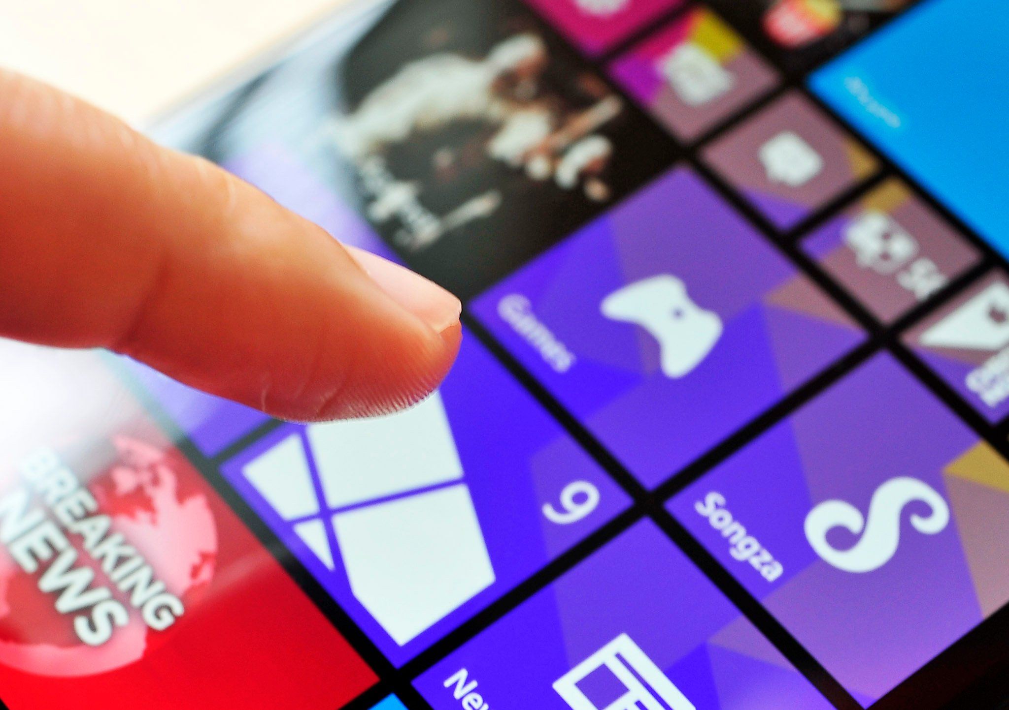 Microsoft attempts to patent 'Mix View' exploding Live Tiles possibly ...