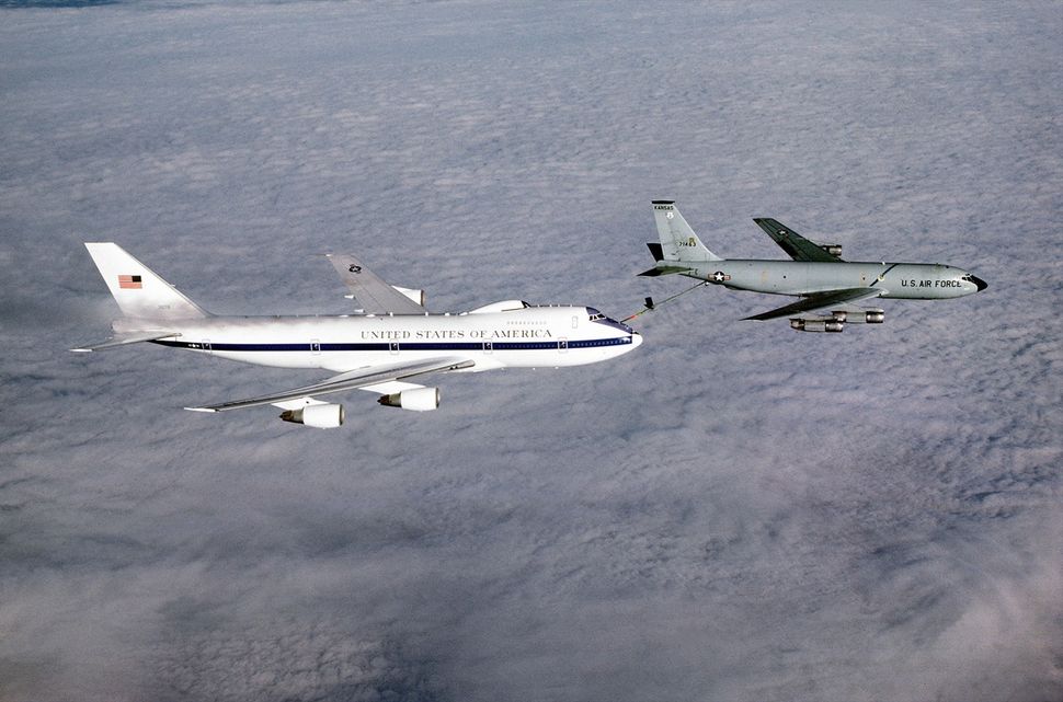 This 'Doomsday Plane' Can Survive a Nuclear Attack | Live Science
