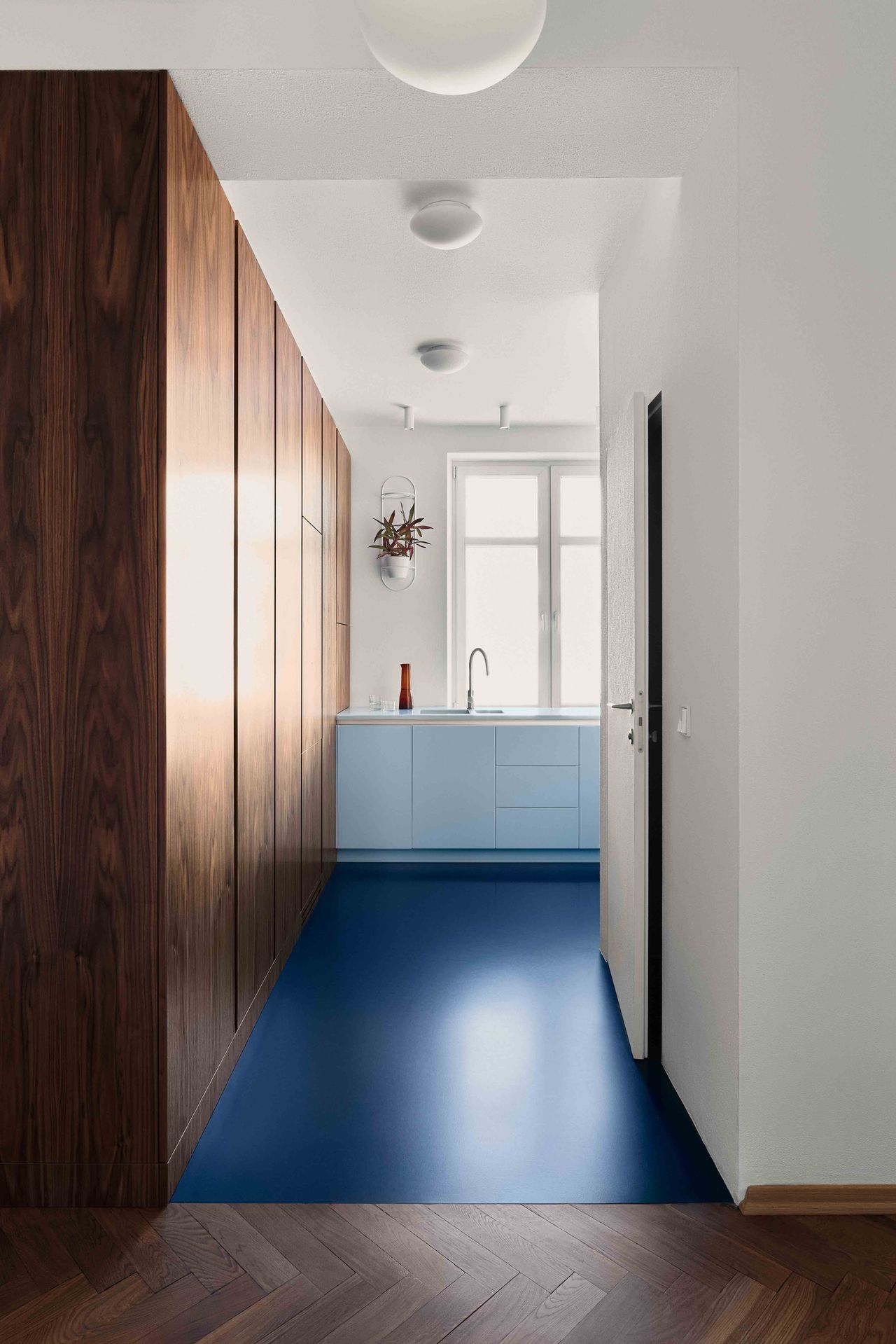 10 Minimalist Apartment Ideas for Uncluttered Small Spaces | Livingetc