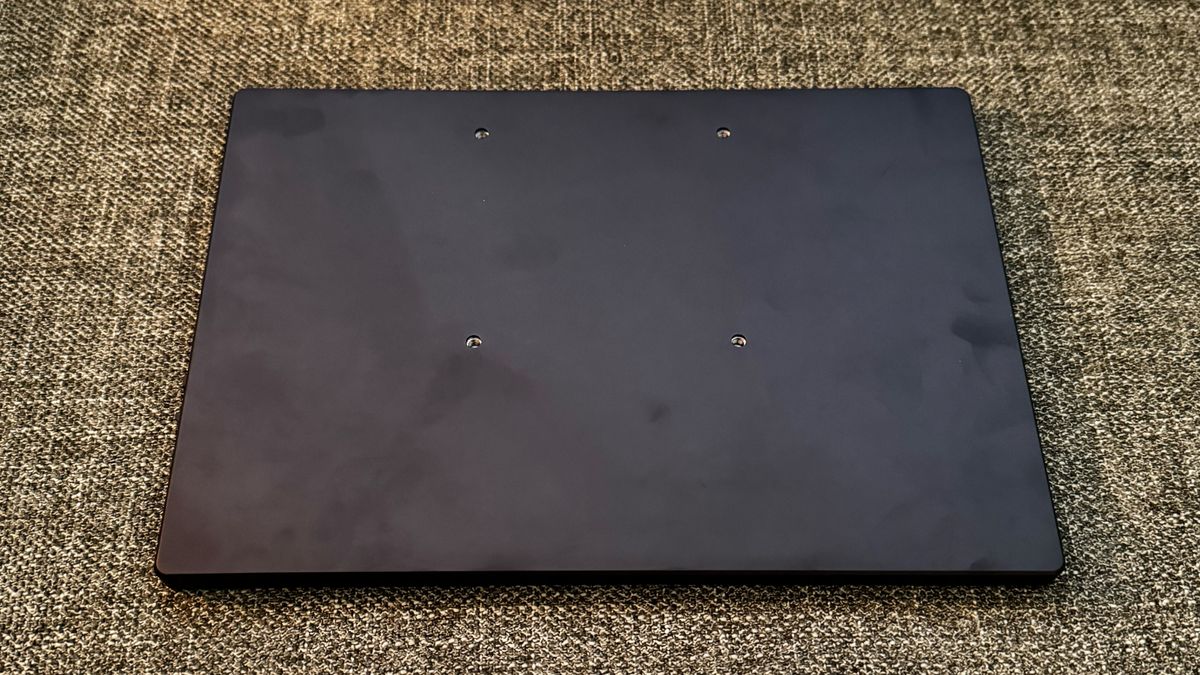 Eyoyo EM105 10.5-inch portable monitor review: Tiny in stature, big on ...