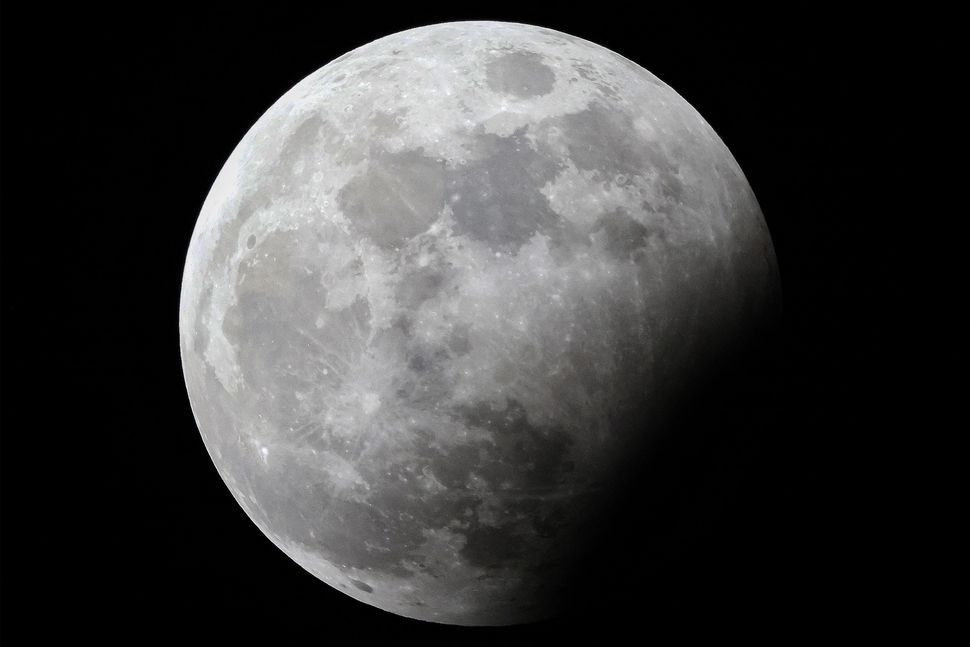 Full Hunter's Moon lunar eclipse, last eclipse of 2023, an early ...