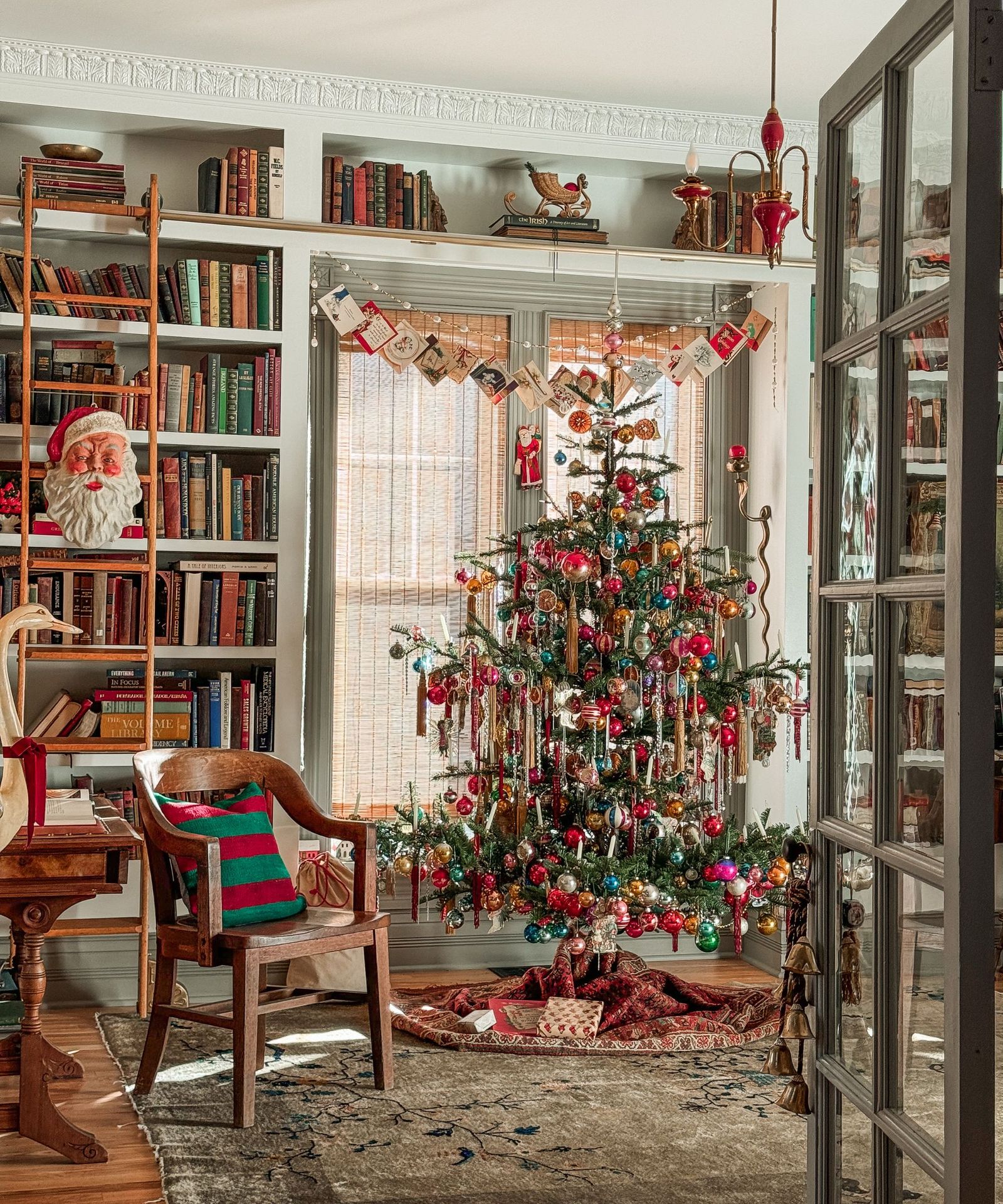 6 Designer-Approved Holiday Decor Themes for Christmas 2025 | Homes and ...
