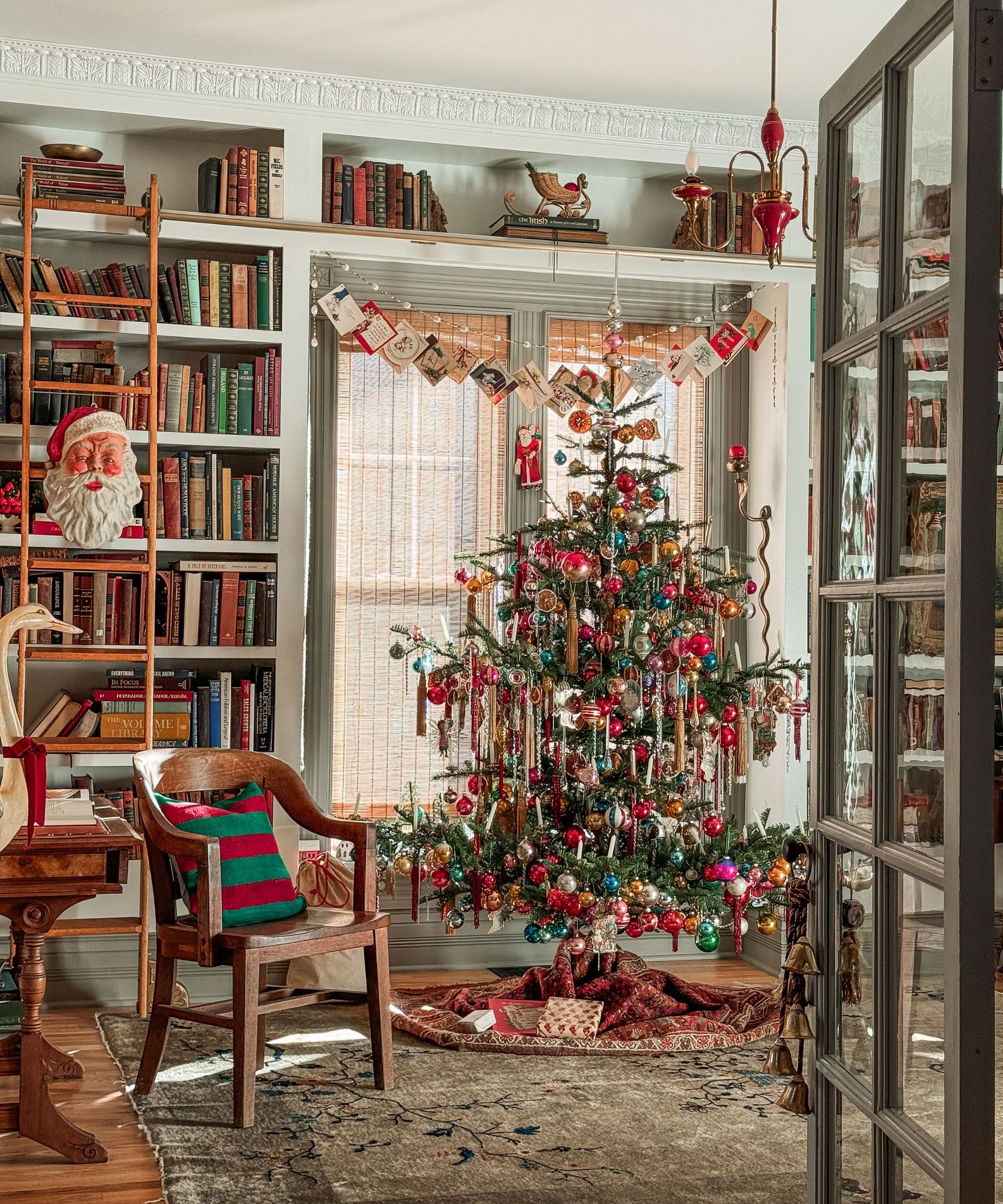 5 charming ways to decorate with vintage Christmas decor | Homes and ...