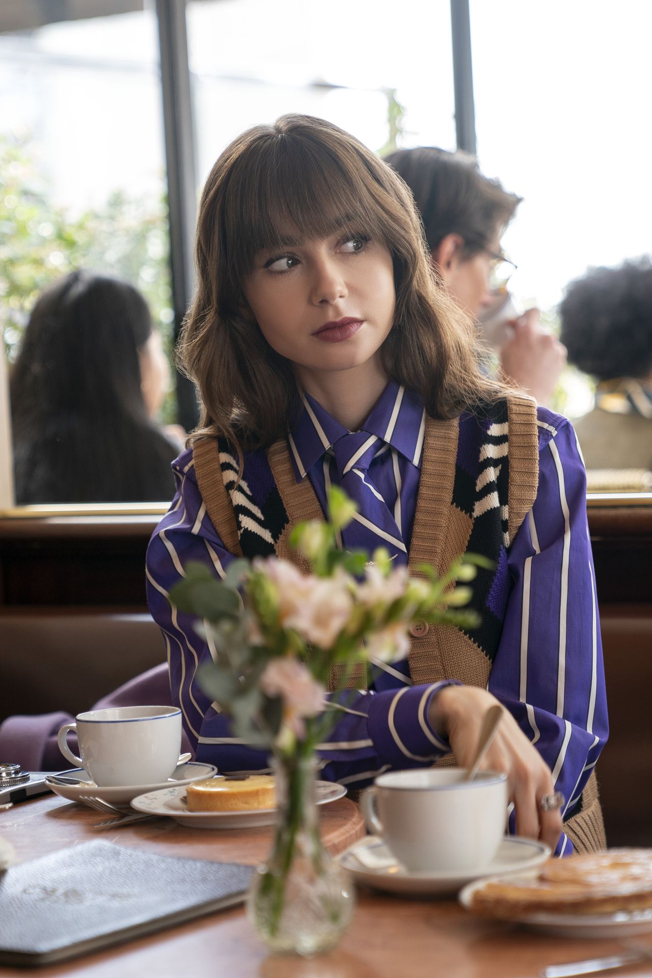 4 French Girl Beauty Secrets Straight From the ‘Emily in Paris’ Makeup ...