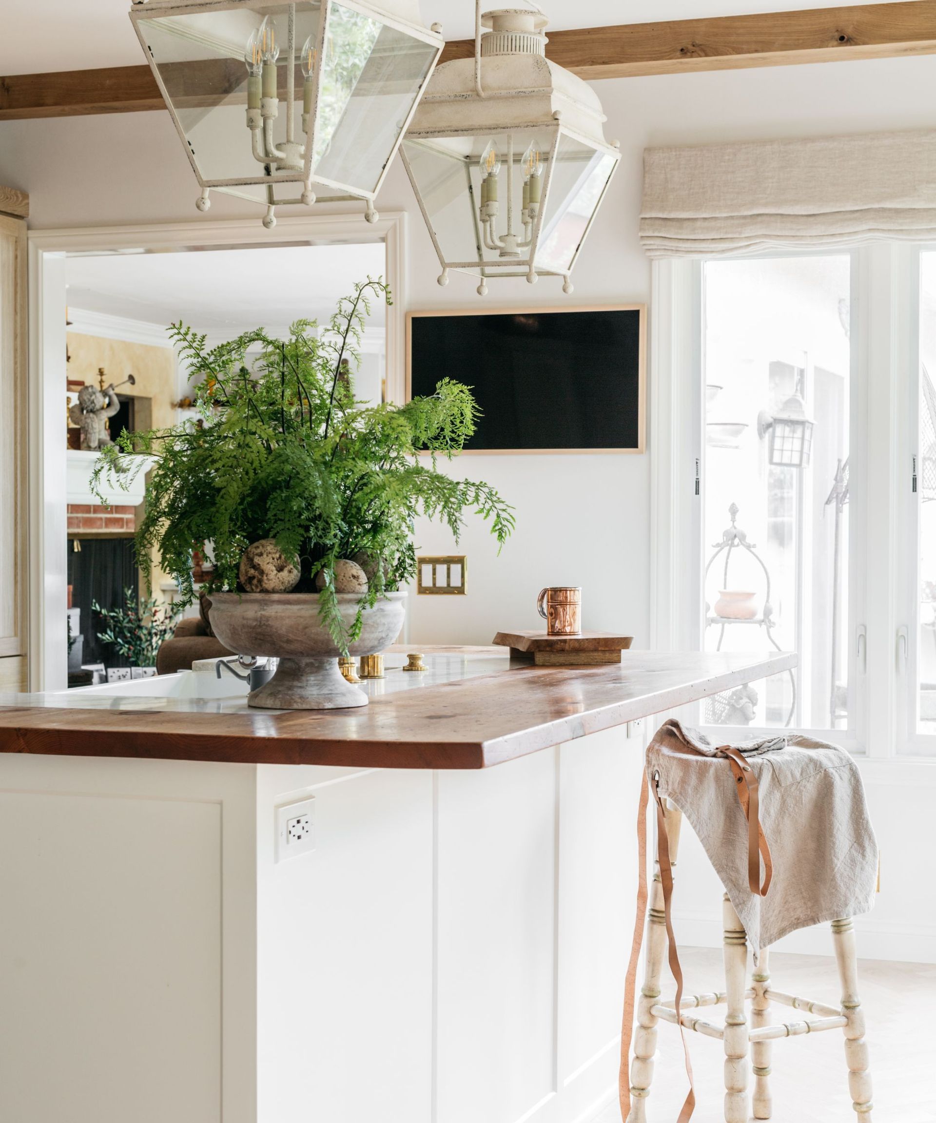 5 modern farmhouse kitchen lighting ideas | Homes and Gardens