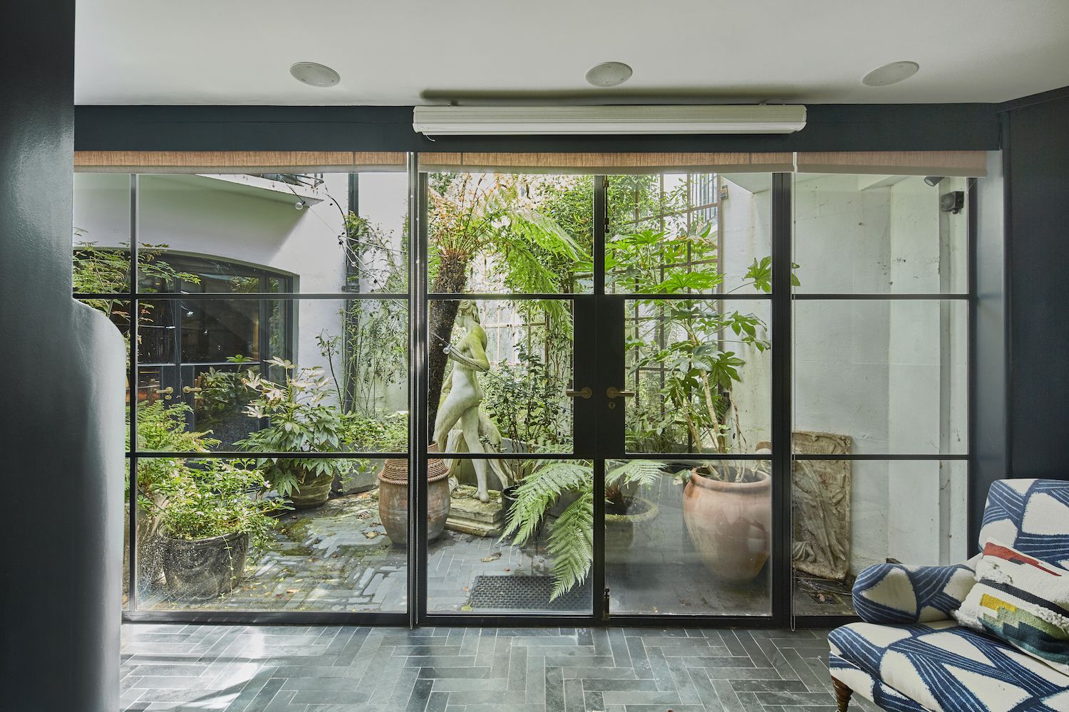 19 Courtyard garden ideas that maximise a small, paved outdoor space ...