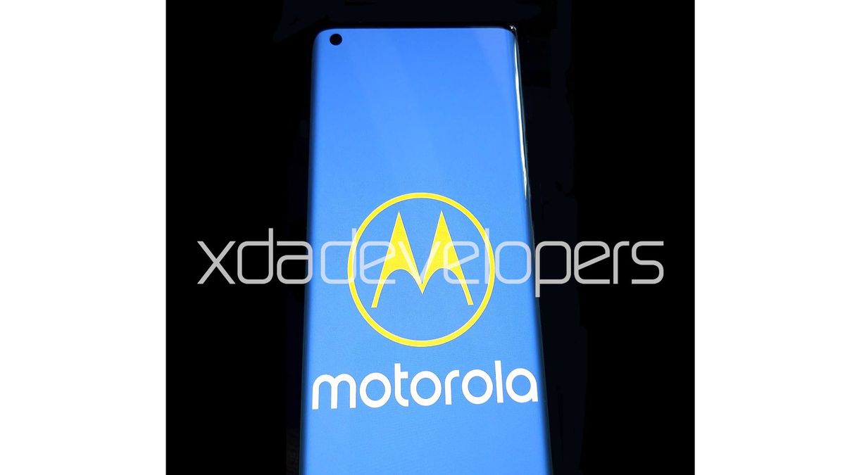 Flagship 5G Motorola phone images and specs leak, but we're not ...