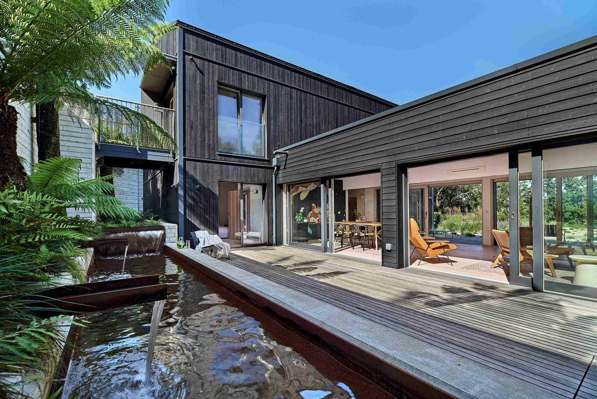 An effortlessly contemporary home in Surrey for quiet contemplation ...