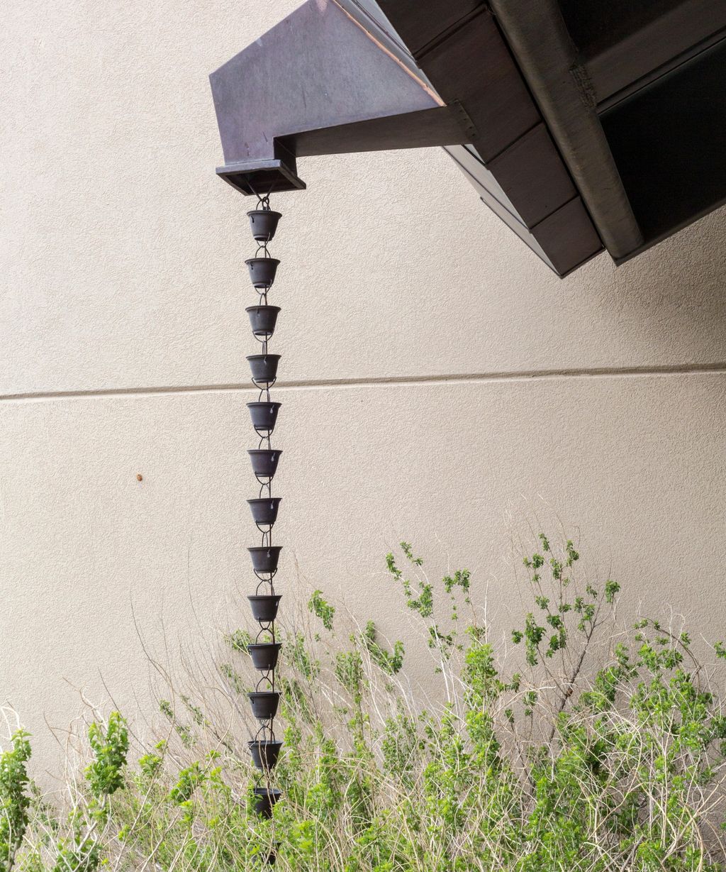 Are rain chains better than downspouts? | Homes and Gardens
