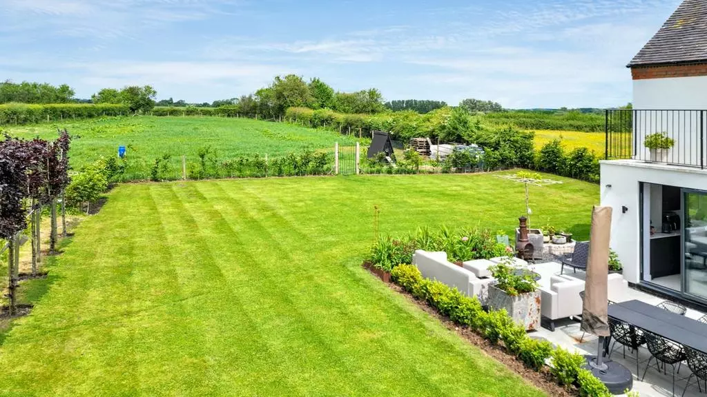 19 charming homes for sale, from picture-perfect cottages to beachside ...