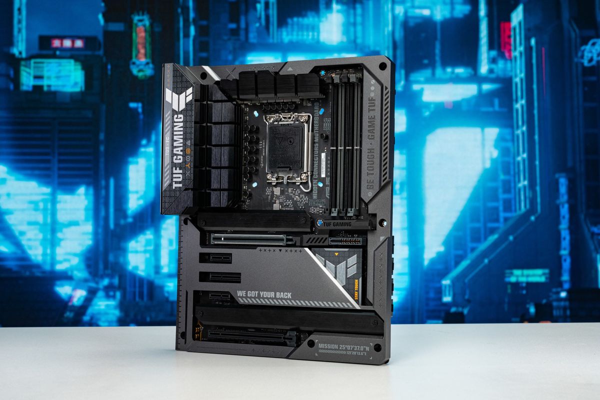 Asus Demos RTX 4070 GPU With No Power Connectors on BTF Motherboard ...