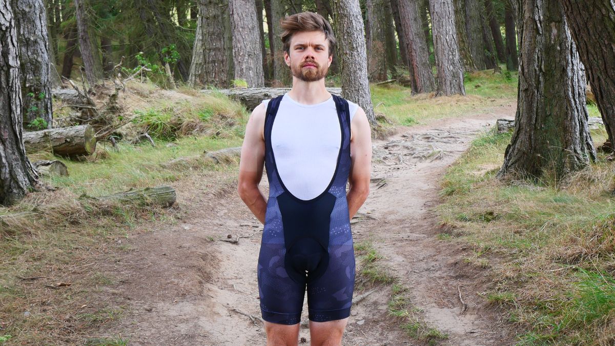 Endura Singletrack bib liner 2 review – feature-packed bib liners with ...