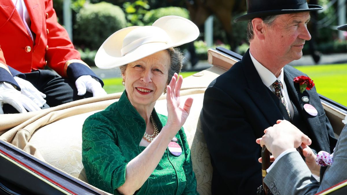 The special meaning behind Princess Anne's emerald green look | Woman ...