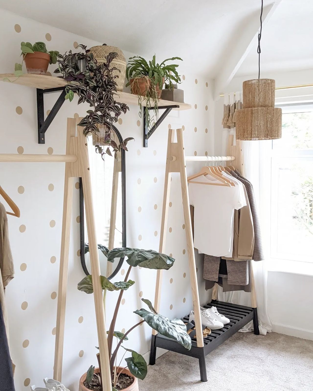 Easy polka dot accent wall: a 7-step DIY | Real Homes