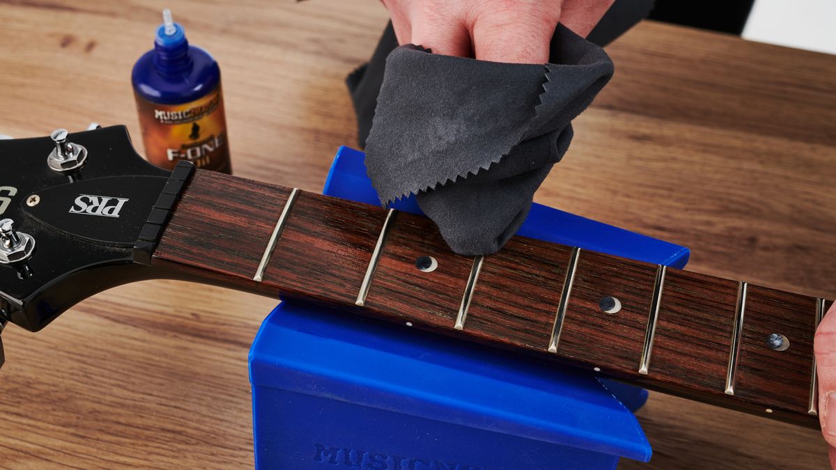 Set up your electric guitar: how to adjust action, truss rod, string ...