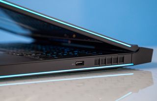 Alienware 17 R5 (2018) Review: Strong Gaming, CPU Struggles | Tom's ...