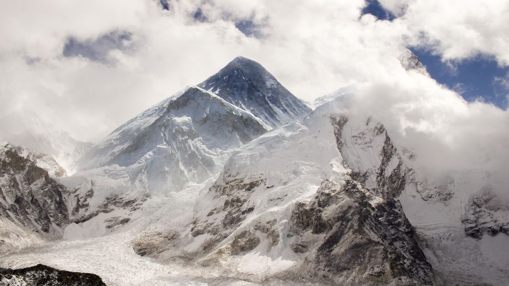 What is the death zone on the world’s highest mountains? | Advnture