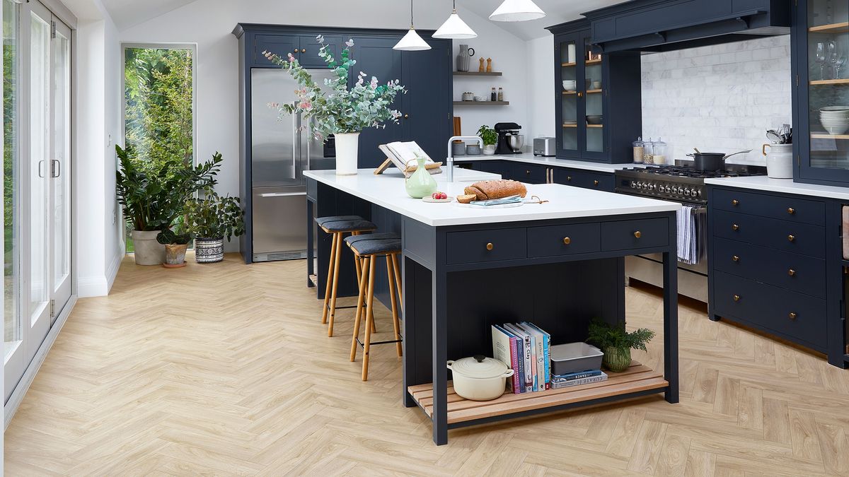 How to choose the best wood flooring for kitchens | Homebuilding