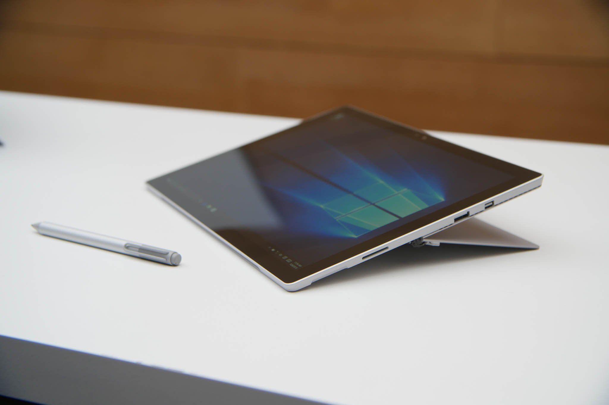 'Flickergate' plagues hundreds of Surface Pro 4 owners with screen ...