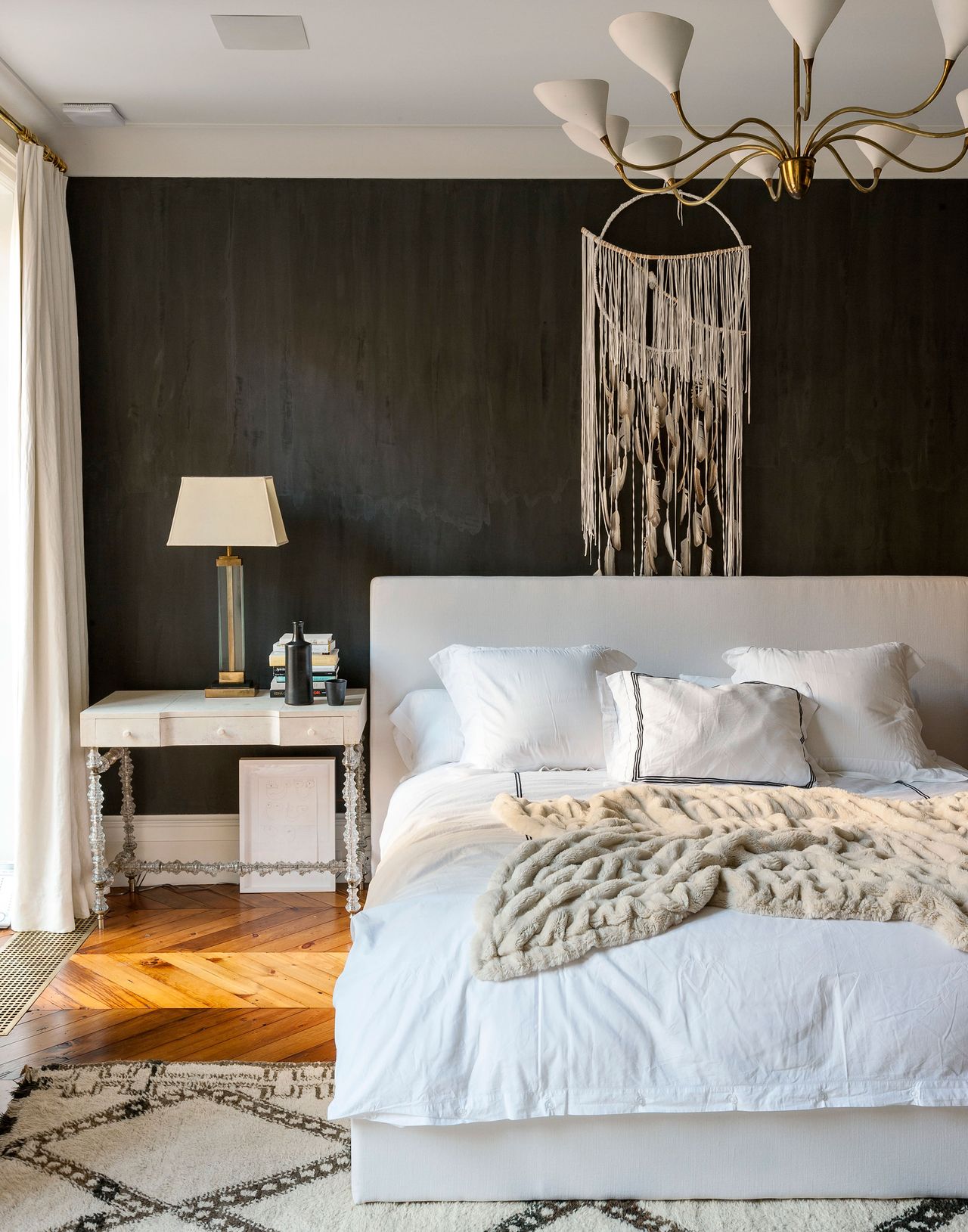 20 dark bedroom ideas for a cozy and stylish design